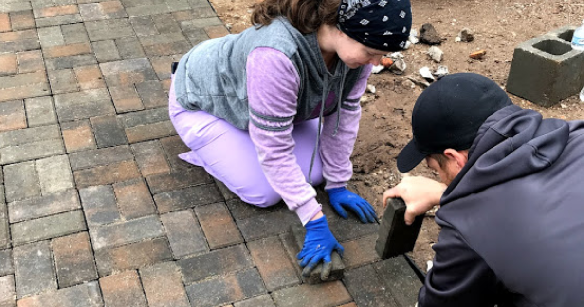 CoxHealth | CoxHealth employees volunteer at Eden Village